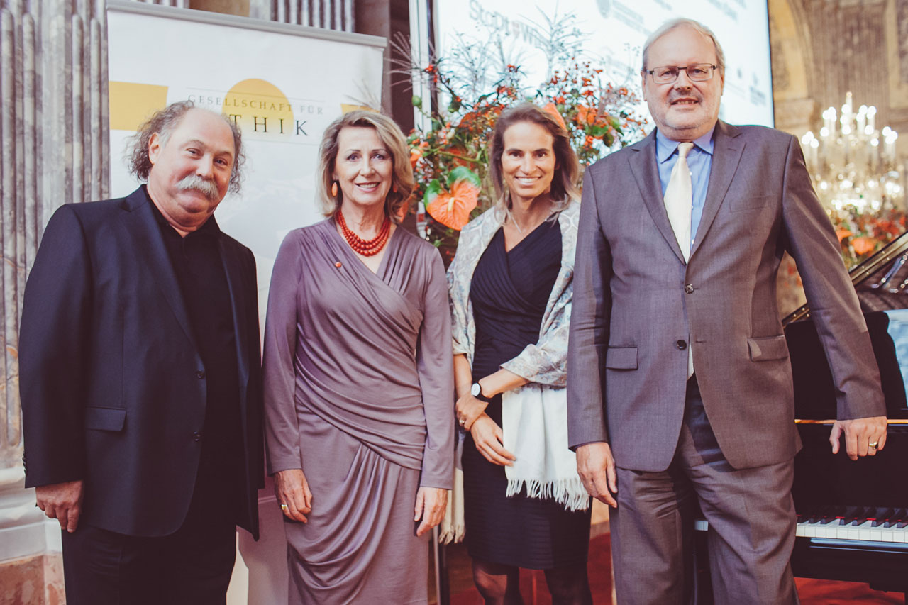 Dr. Maria Harmer | Gesellschaft für Ethik